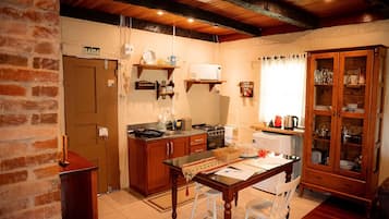 Cabana de Madeira Básica | Cozinha privada | Minifrigorífico, um micro-ondas, um forno, uma placa de cozinha