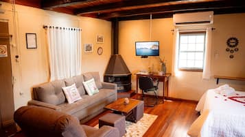 Cabana de Madeira Básica | 1 quarto, roupa hipoalergénica, secretária