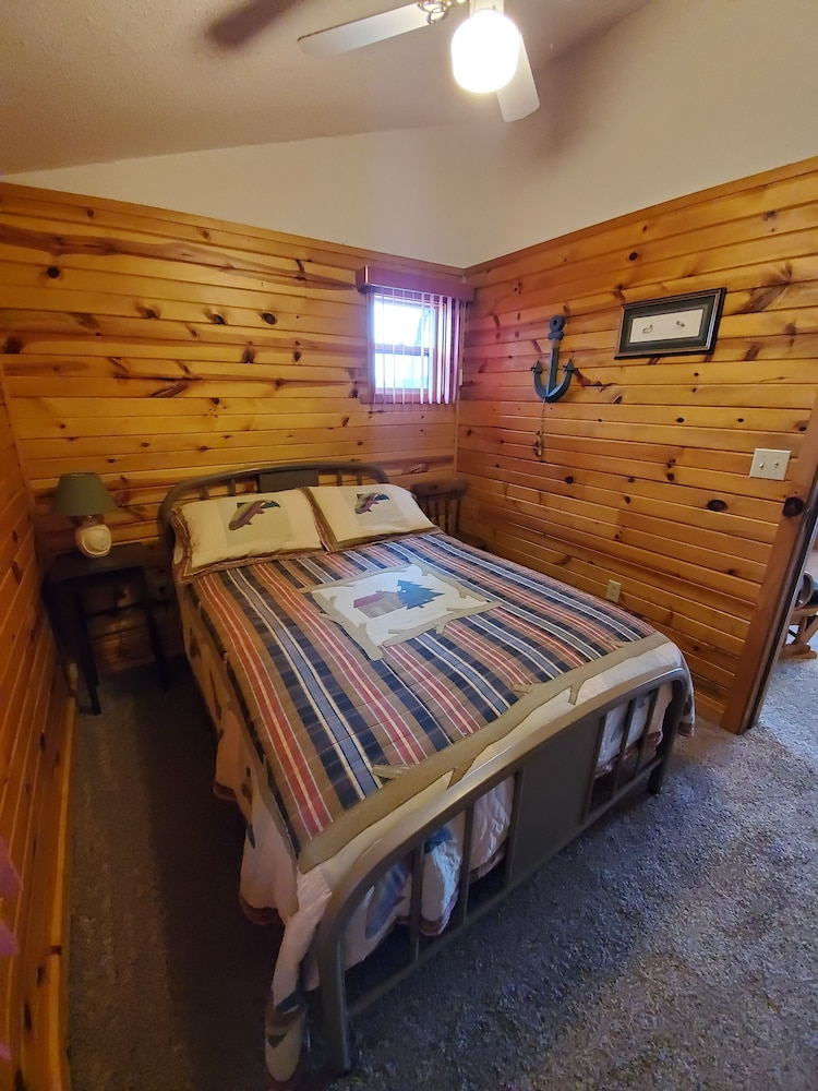 Cozy 2 Bedroom LAKE FRONT Cabin on Chetek Chain of Lakes, GREAT LOT ...