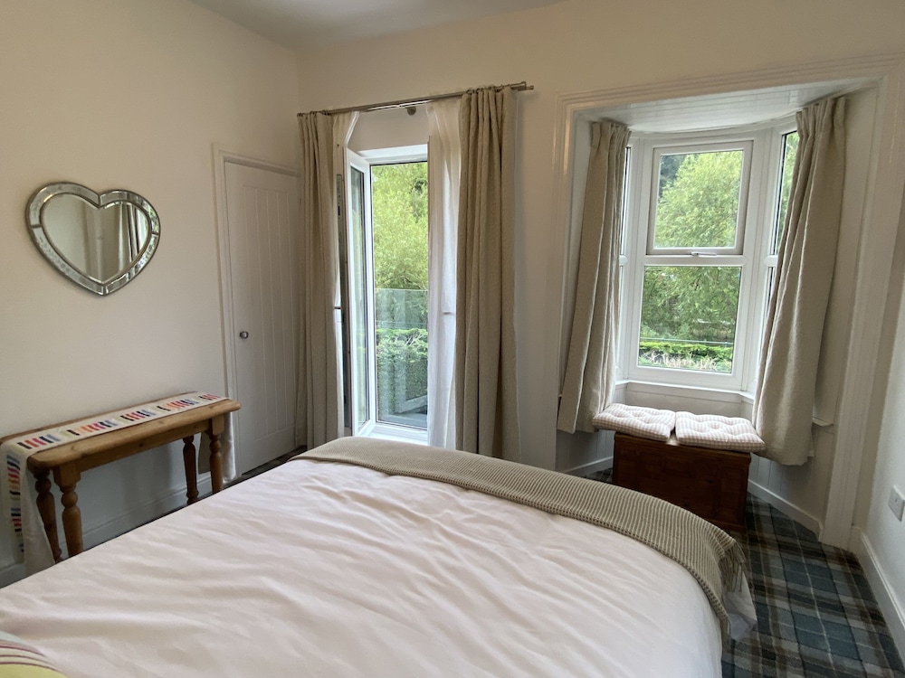 Riverside Cottage Morpeth Town Centre Riverside Location, Off Street Car Parking - Morpeth