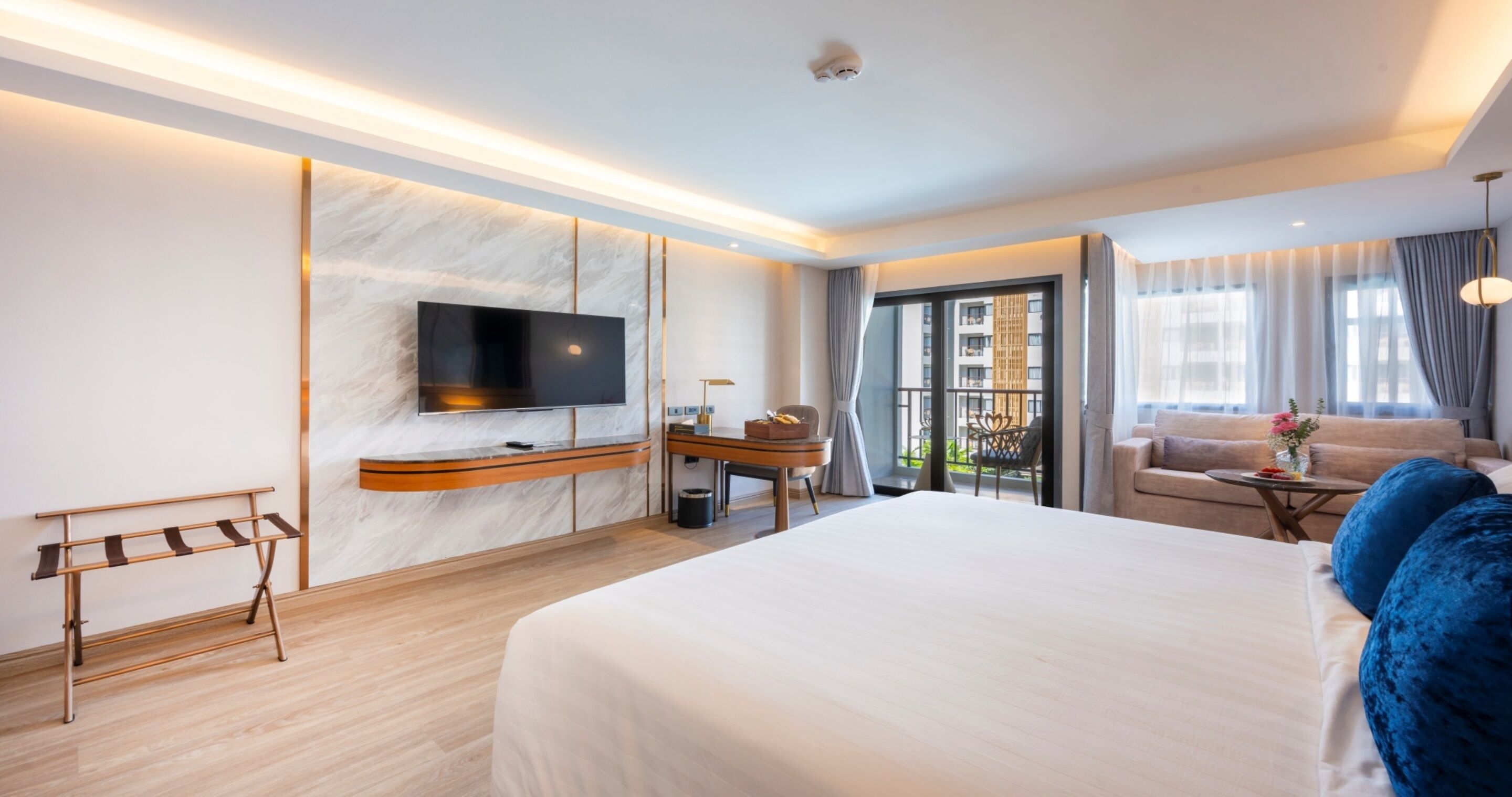 Quarto Deluxe (King) | Edredões de penas, cofre com capacidade para portátil, secretária 