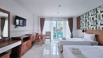 Quarto duplo luxo | Cofres nos quartos, cortinas blackout, Wi-Fi de cortesia, roupa de cama