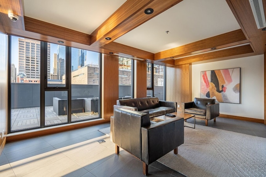 Skyline Serenity 2br W Pool, Gym & Parking - Alberta