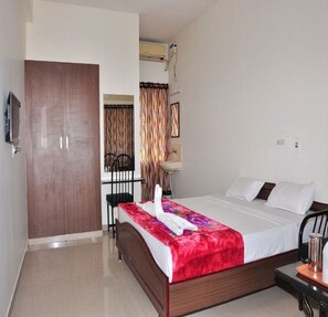 Quarto Deluxe | Roupa hipoalergénica, secretária, Wi-fi grátis, roupa de cama fornecida