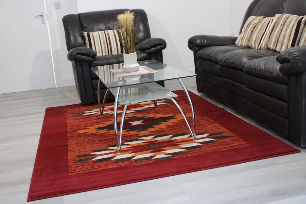 Stunning 2-bed Ground Floor Apartment In Romford - Ilford