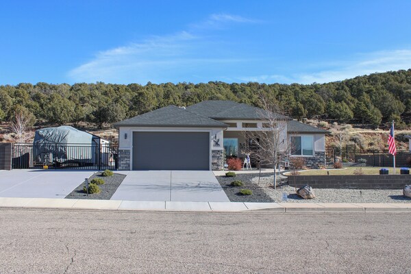 Cedar City Home W/ Mountain Views + Hiking Trails! - Cedar City, UT