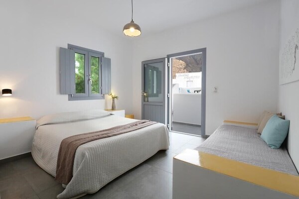 Fira Citizens Rooms - Santorini