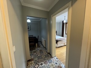 Apartamento Standard | 1 quarto, cortinas/cortinados opacos, ferro/tábua de engomar