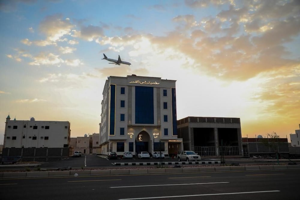 E Hotel -