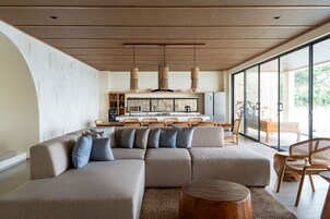 Villa | Sala de estar | Smart TV de 42 polegadas com canais por cabo 