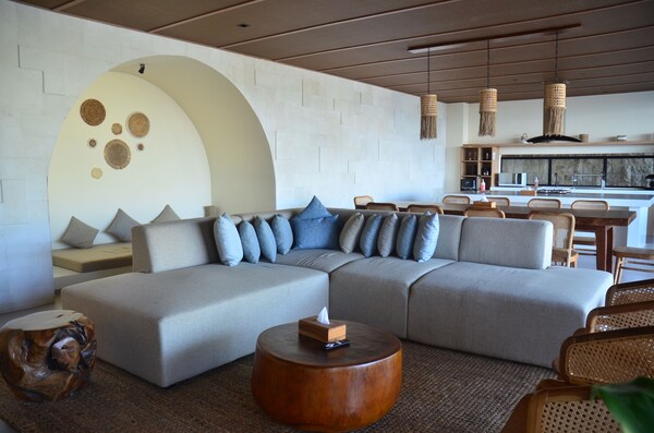 Jadenhill Cityview 8br Villa Heated Pool+movieroom - Bandung