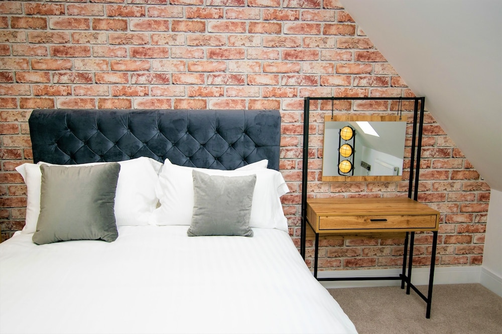 Your Apartment | Bristol Rowan Tree - No.7 - Clifton
