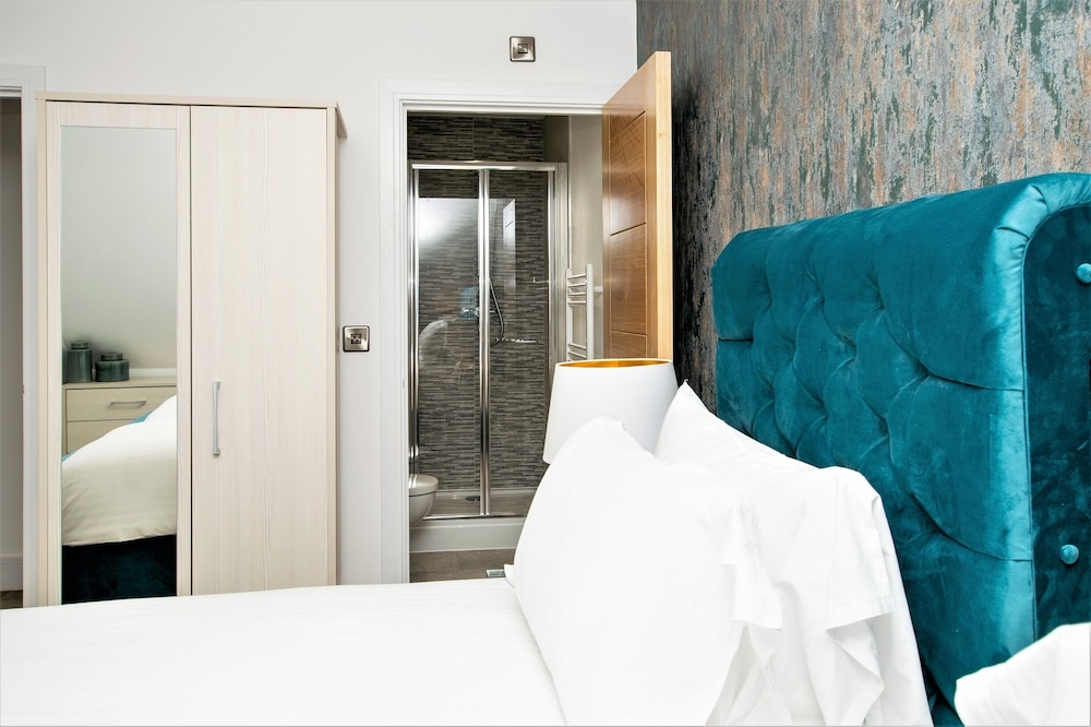 Your Apartment | Bristol Rowan Tree - No.8 - Clifton
