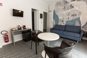 Quarto Familiar | 1 quarto, cofre no quarto, com mobília individualizada, secretária 