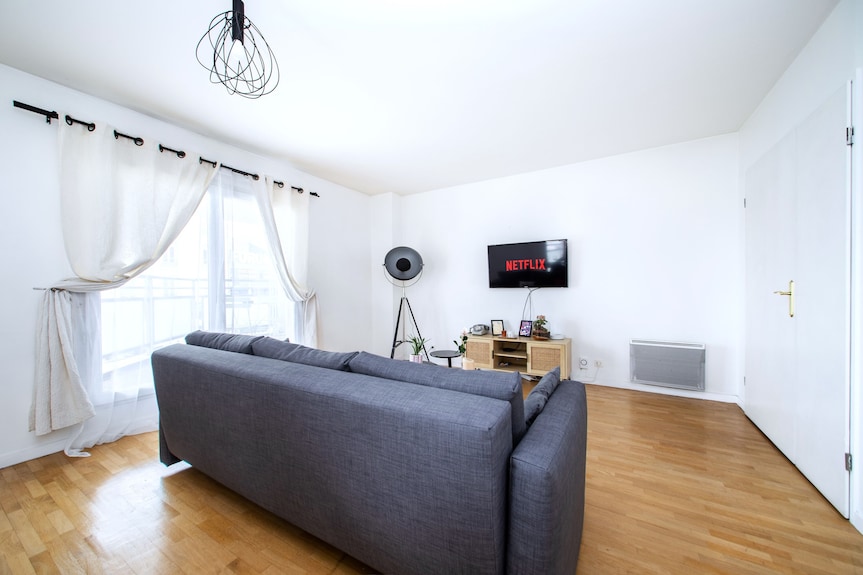 Agréable & Spacieux, Paris 10 Min + Parking Privé - Aubervilliers