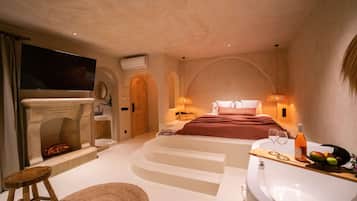 Suíte premium | 1 quarto, roupas de cama premium, frigobar, individualmente decorados