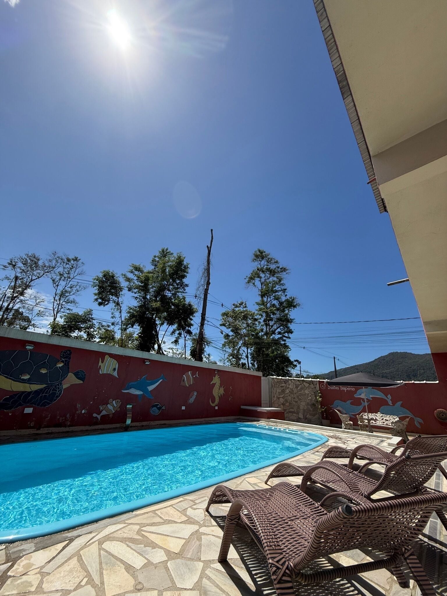 Televisor de ecrã plano de 32 polegadas com canais por cabo 