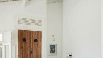 Quarto Básico | 1 quarto, cofre no quarto, com decoração personalizada