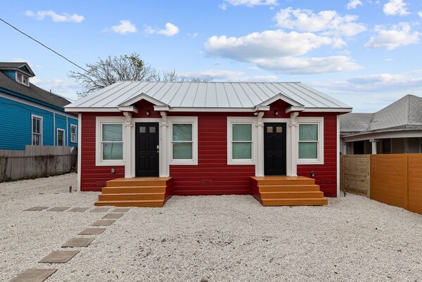 Inviting 4br/2.5ba Downtown Home With Ample Space! - Hemisfair, San Antonio