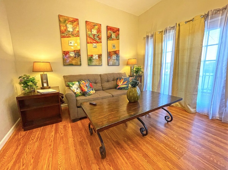 Captain's Quarters | One Bed Condo Waterfront On Ohio River - Marietta, OH