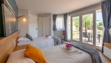 Quarto casal ou duplo clássico, 2 camas de solteiro, varanda, vista para o jardim | Roupas de cama premium, cofres nos quartos