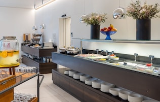 Café da manhã com buffet diário (EUR 18 por pessoa)