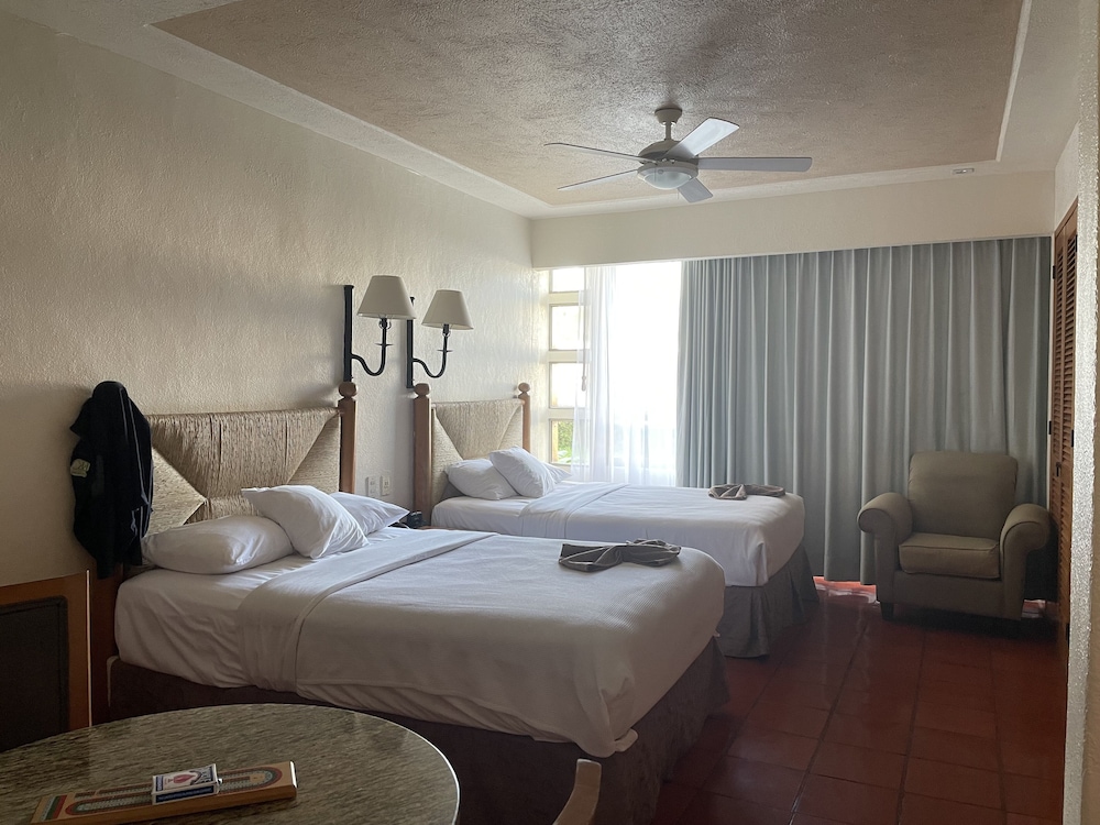 Beachfront Resort In Marina Vallarta, Studio Suite With Kitchen & 2 Double Beds - Puerto Vallarta