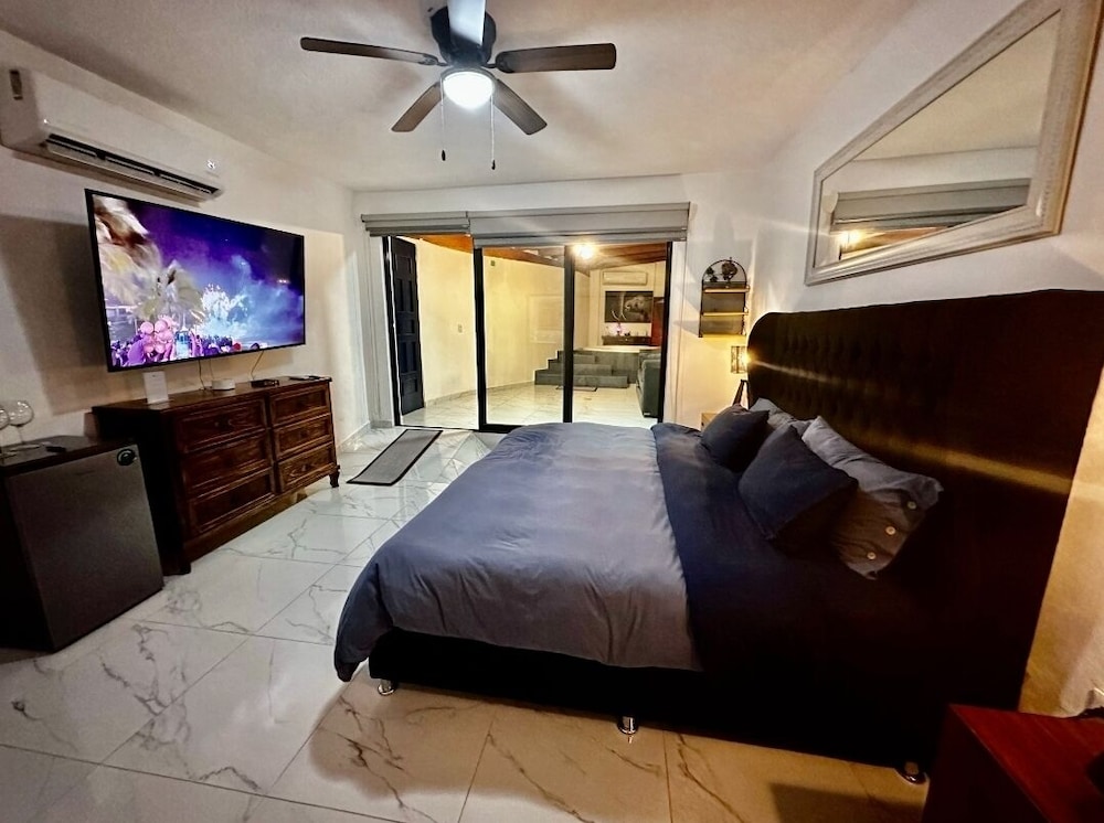 Luxury Vacation Villa Puerto Vallarta Sleeps 20, Private Chef, Maid, Heated Pool - Nayarit