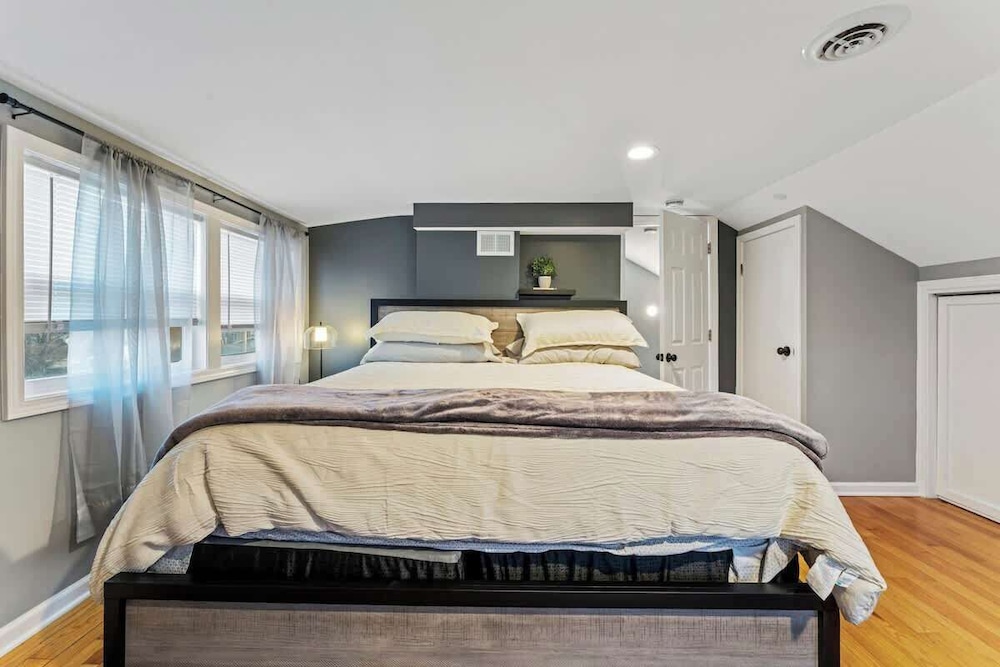 Near Lake 4br W/ Hot Tub & Games | Lcp Collection - Barefoot Bay, Mundelein