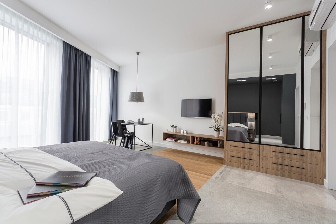 Suite-Estúdio Deluxe, varanda | Com decoração personalizada, com mobília individualizada 