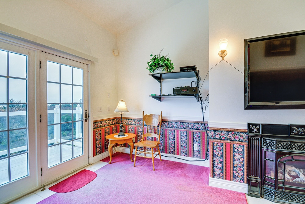Ocean Shores Condo Rental W/ View - Walk To Beach! - Ocean Shores, WA