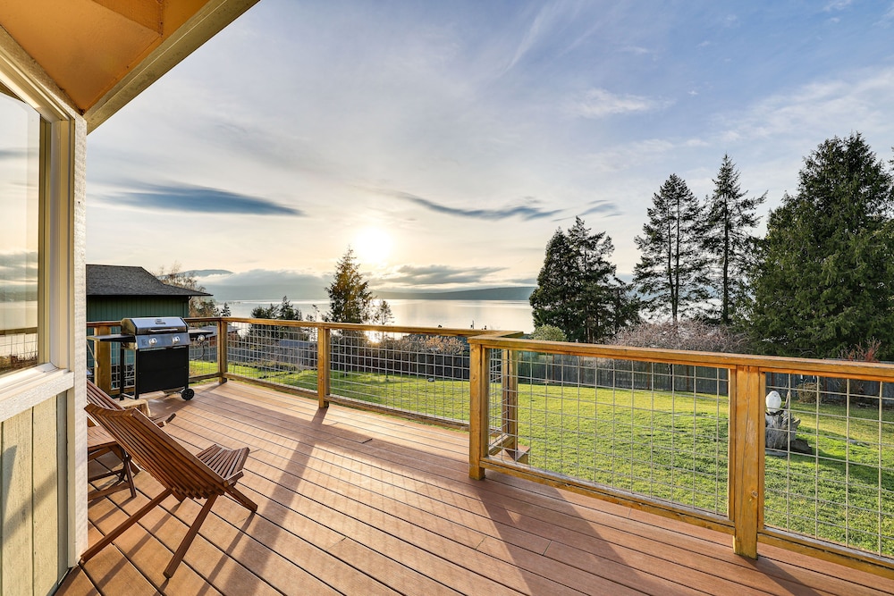 Port Townsend Escape W/ Deck, Bay & Mountain Views - Port Townsend, WA