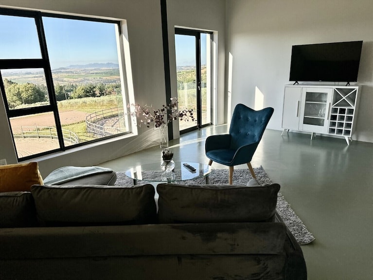 World Of Horses Flats - Lucky - Stellenbosch