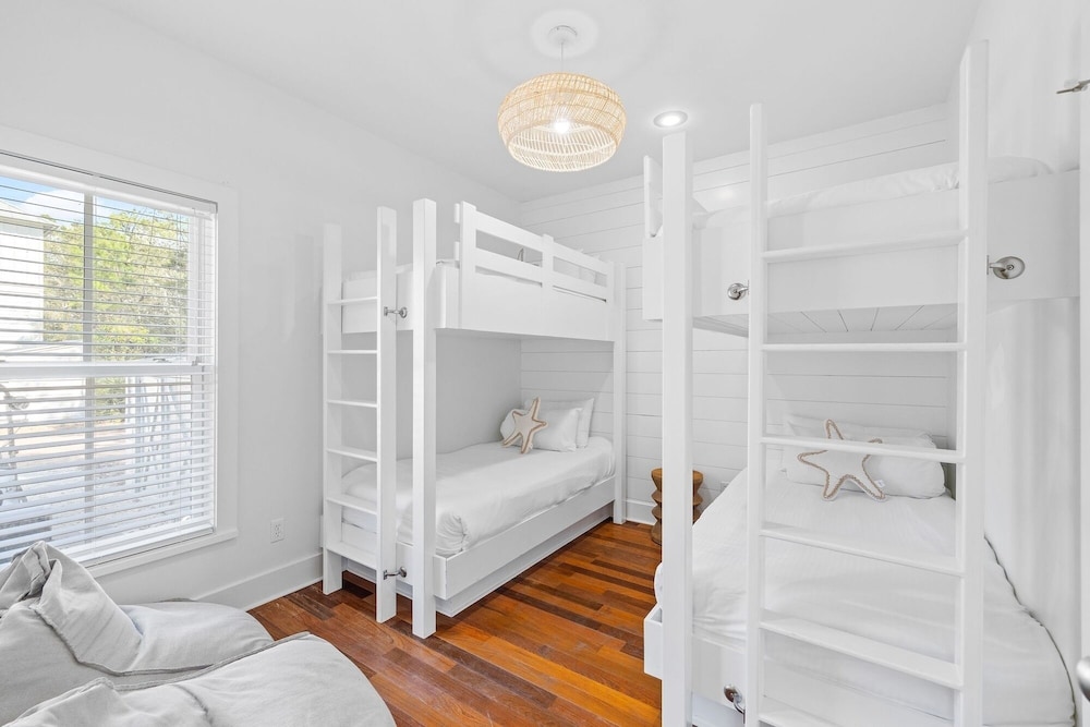 Spring Break Available! LSV! Short Walk to Private Deeded Beach! 3 ...