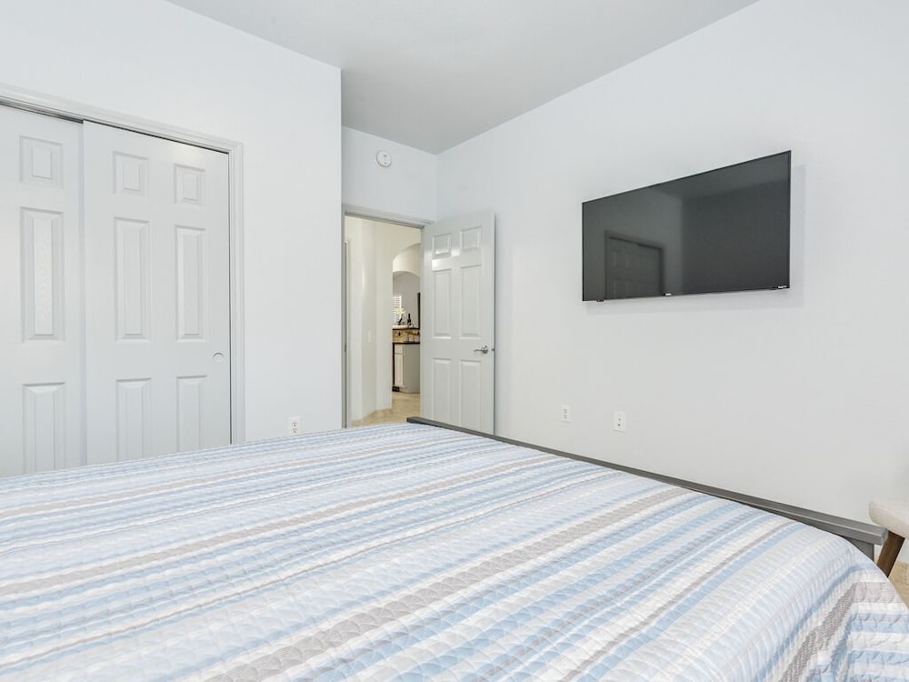 Sweet home 1 King +1 pull out bed & 2 Queen beds in +1 pull out bed ...