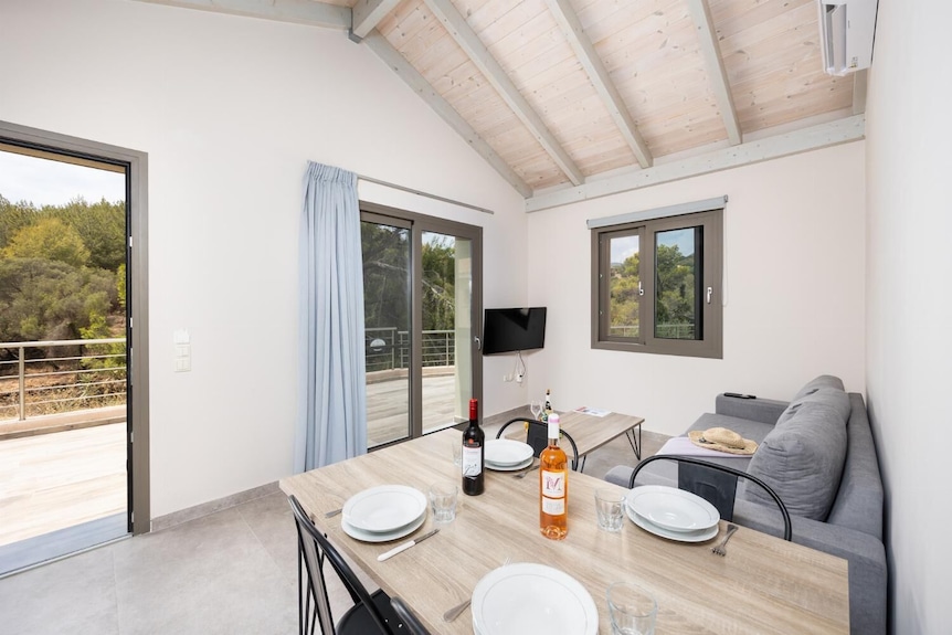 Villa Gerasmia - Three Bedroom Villa, Sleeps 6 - Kefalonia