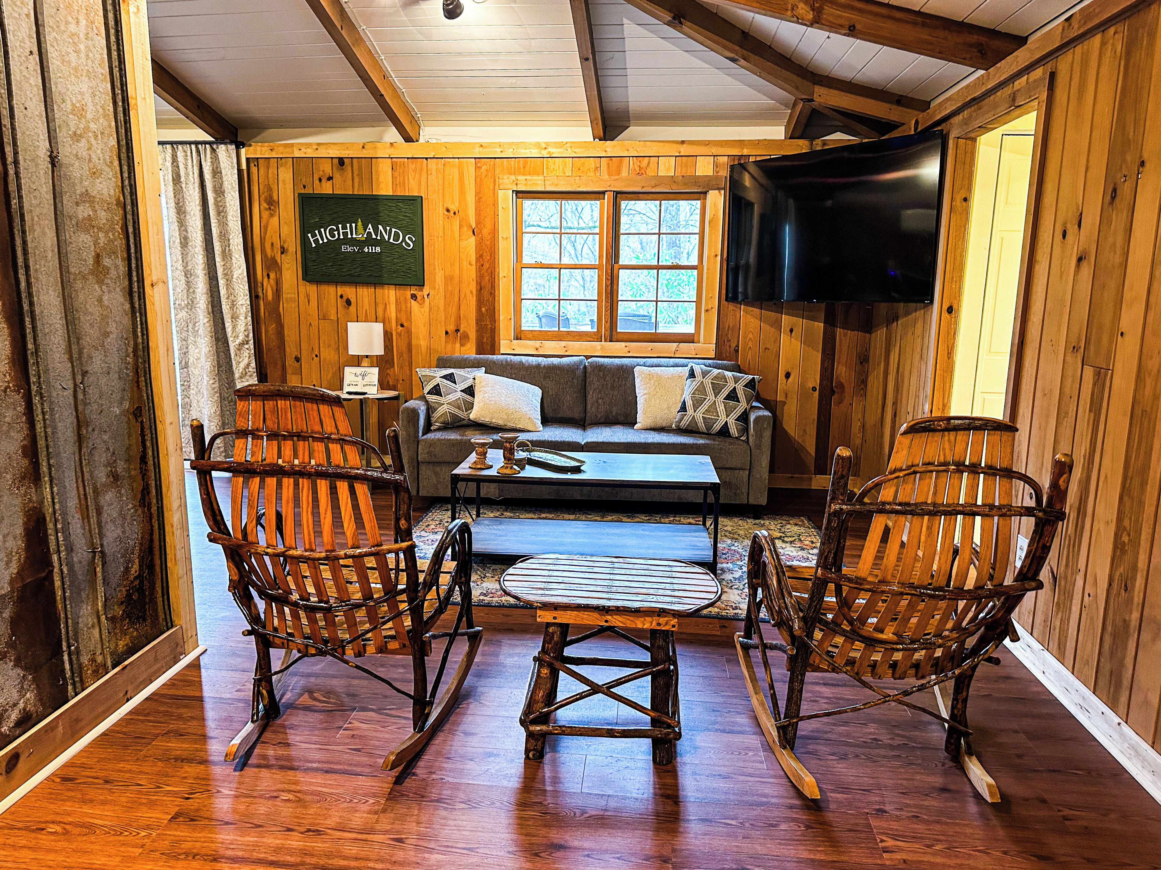 Blue Door Bungalow Of Highlands - Cashiers, NC