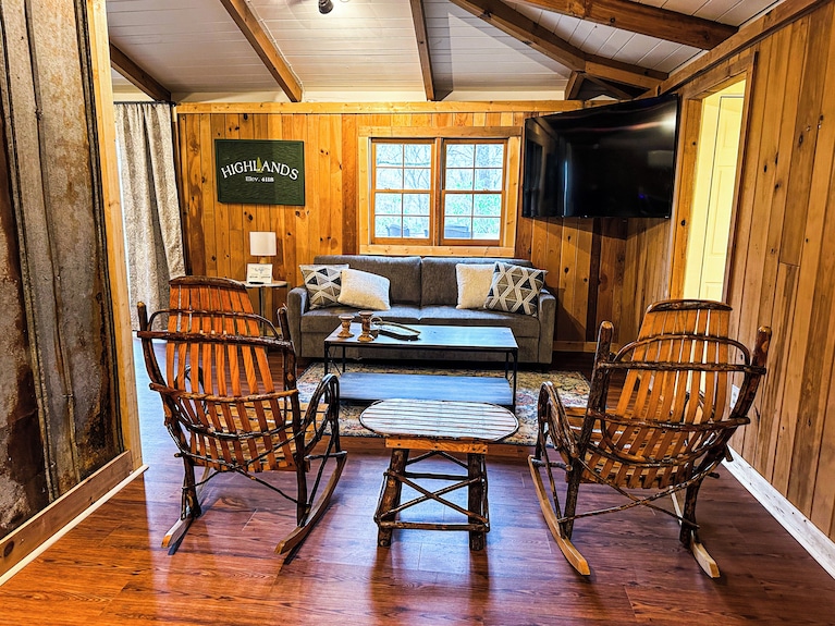 Blue Door Bungalow Of Highlands - Cashiers, NC