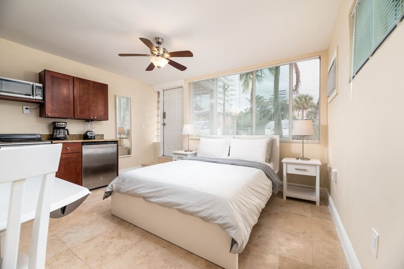 Ocean Breeze Free Parking! Apt 1 - Fort Lauderdale, FL