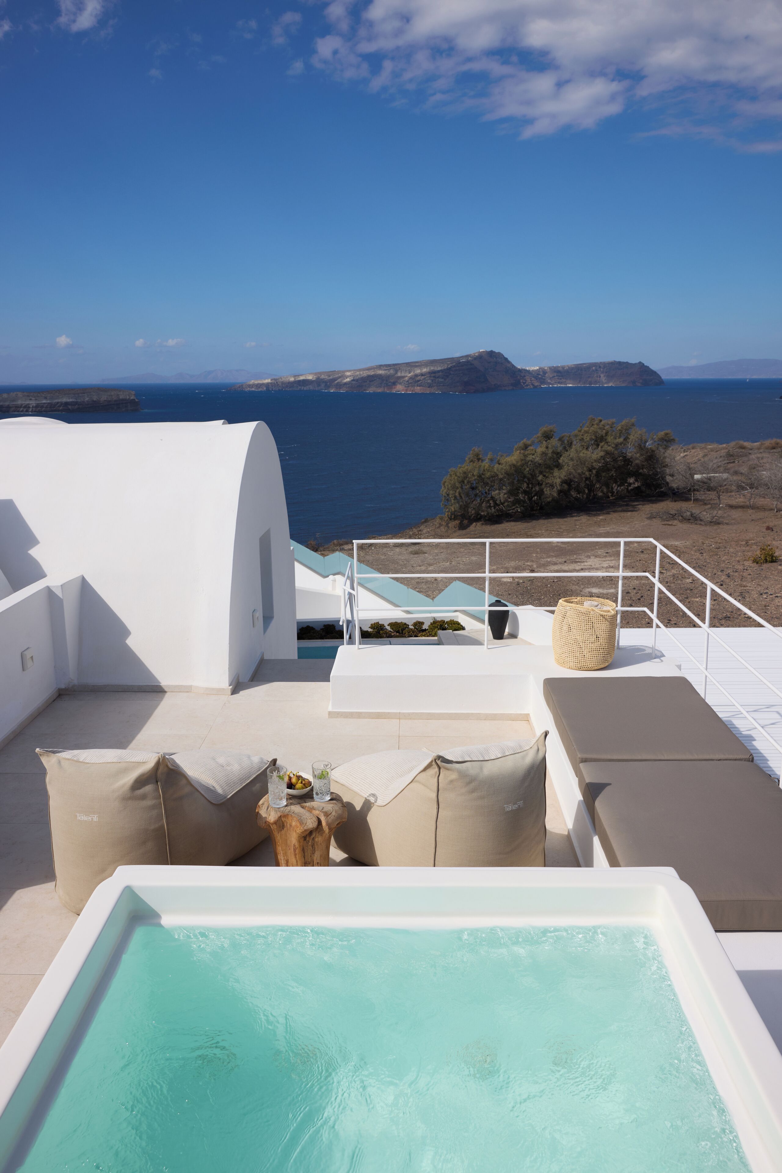 Elegant Suite with Private Infinity Pool & Heated Outdoor Jetted Tub - Caldera View | Terraço/pátio