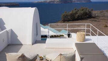 Elegant Suite with Private Infinity Pool & Heated Outdoor Jetted Tub - Caldera View | Terraço/pátio