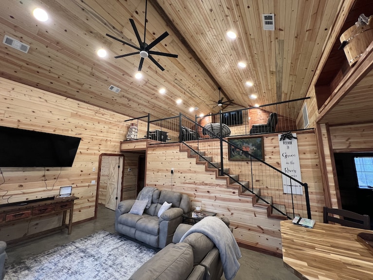 Riverfront Cabin W/hot Tub. 30 Miles N Of Broken Bow Lake. New High Speed Wifi - Mississippi