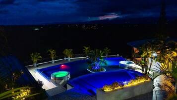 2 piscinas exteriores