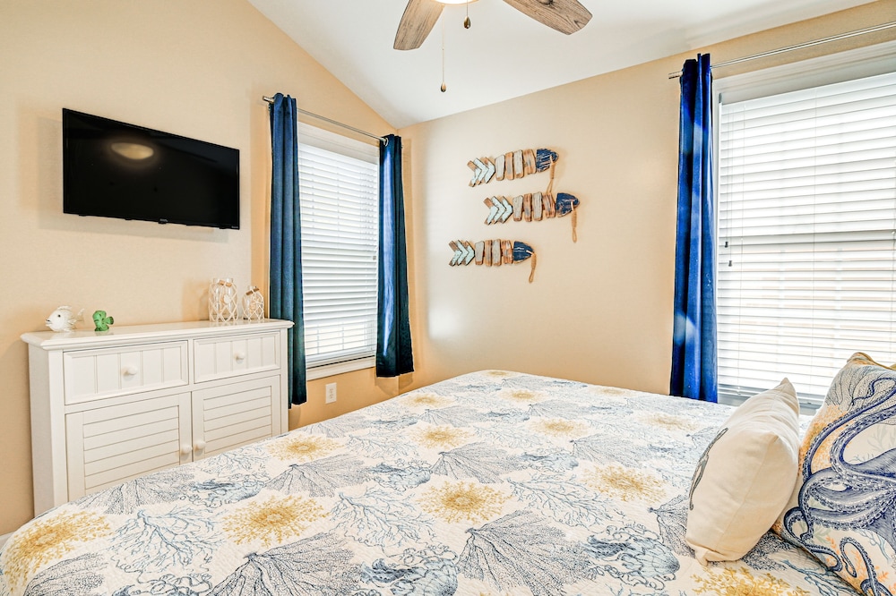 1 Mi To Surfside Beach: Coastal Cottage - Garden City, SC