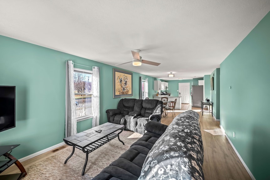 Kings Cottage 4 Bed/3 Full Bath Central Topeka - Topeka, KS