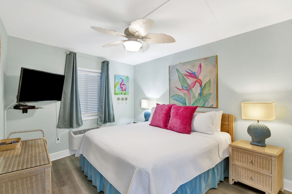 Beachfront 1BR + Bonus Bunk Alcove @ Emerald Skye • Sleeps 6 - Orange Beach | Vrbo