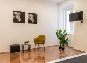 Quarto Deluxe | Lençóis italianos Frette, roupa de alta qualidade, secretária