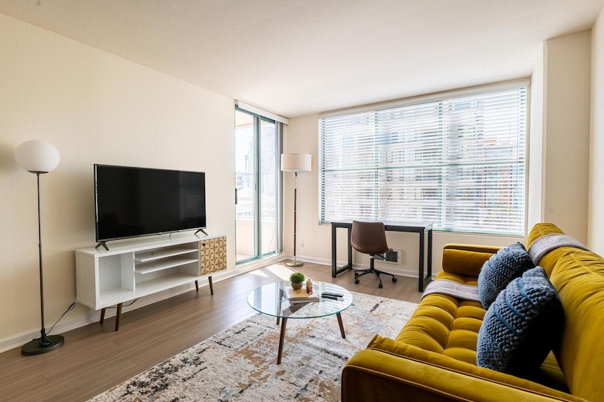 Classic South Beach 1br, Across The Street From Sf Bay, By Blueground - San Francisco, CA