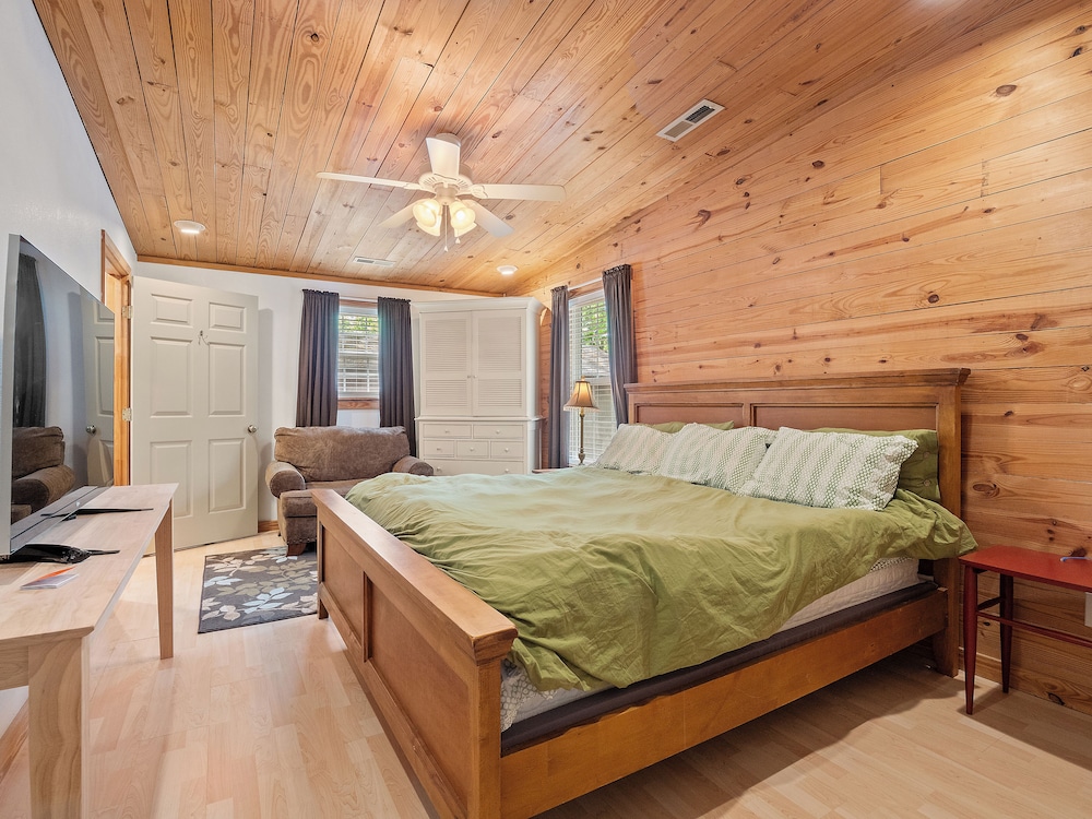 Wonderland Cabin: 3 Br, 2 Ba House In Bremen, Sleeps 10 - Arrowhead Park, Bremen