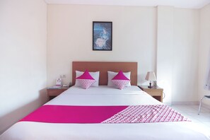 Quarto casal luxo | Espaço de trabalho para notebook, Wi-Fi de cortesia, roupa de cama
